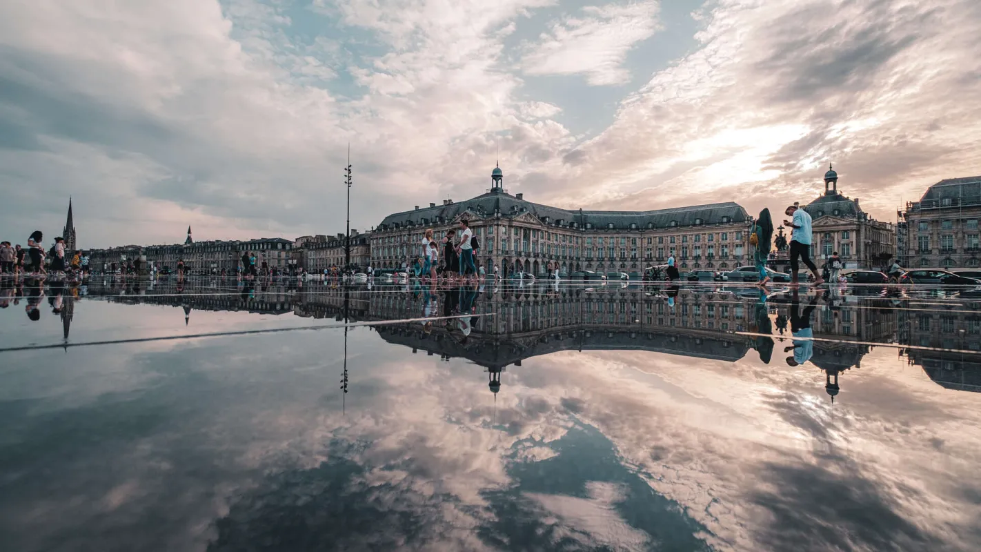 The Miroir d'eau of Bordeaux - Water Mirror